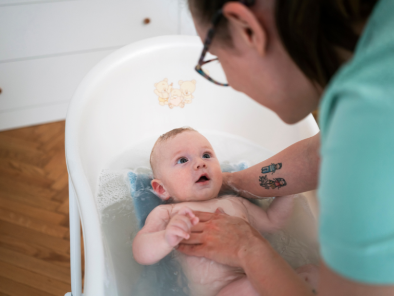 Soins du nourrisson : mon guide complet pour jeunes parents ! - [Encore ...